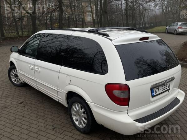 White Chrysler Grand Voyager 2002 in Riga, with an engine capacity of 3.80 L and mileage of 221 thousand km for 2450 €, photo 2 on AUTOMOTO.COM.LV