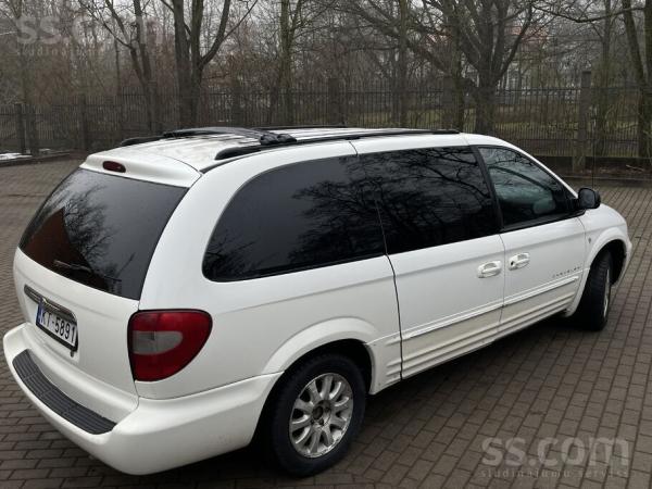 White Chrysler Grand Voyager 2002 in Riga, with an engine capacity of 3.80 L and mileage of 221 thousand km for 2450 €, photo 4 on AUTOMOTO.COM.LV