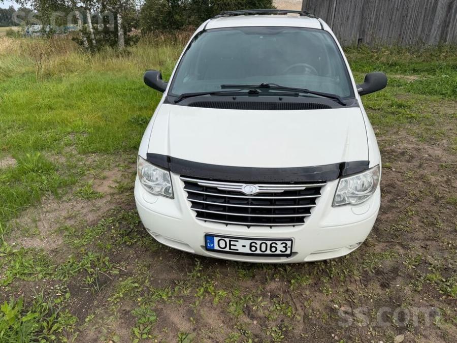 Balts Chrysler Grand Voyager 2006 Rīga, ar dzinēja tilpumu 3.30 L un nobraukumu 225 tūkst. km par 4400 €, foto 5 vietnē AUTOMOTO.COM.LV