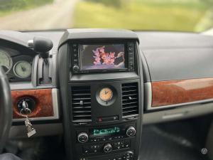White Chrysler Grand Voyager 2008 in Mazeikiai, with an engine capacity of 2.80 L and mileage of 325 thousand km for 3800 €, photo 11 on AUTOMOTO.COM.LV