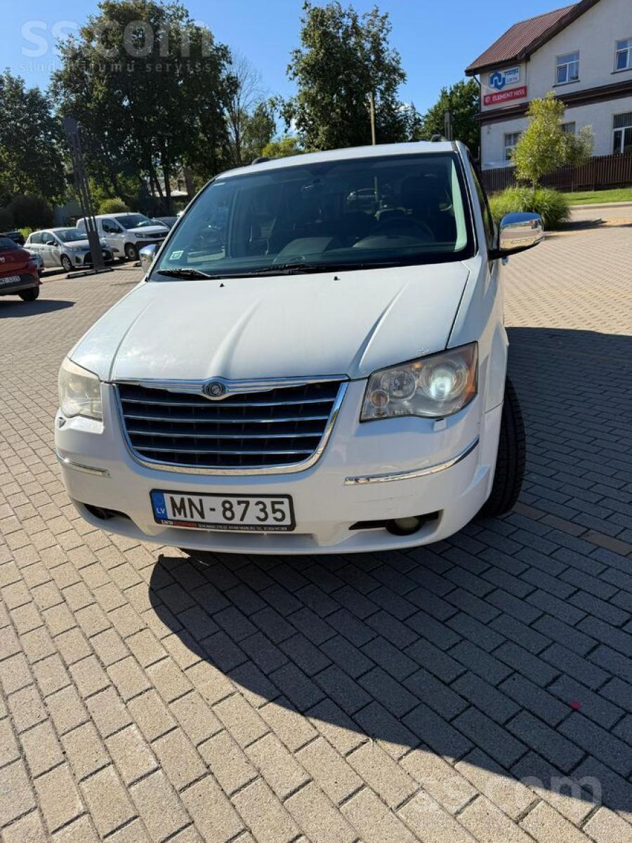 Balts Chrysler Grand Voyager 2010 Rīga, ar dzinēja tilpumu 2.80 L un nobraukumu 295 tūkst. km par 3800 €, foto 1 vietnē AUTOMOTO.COM.LV