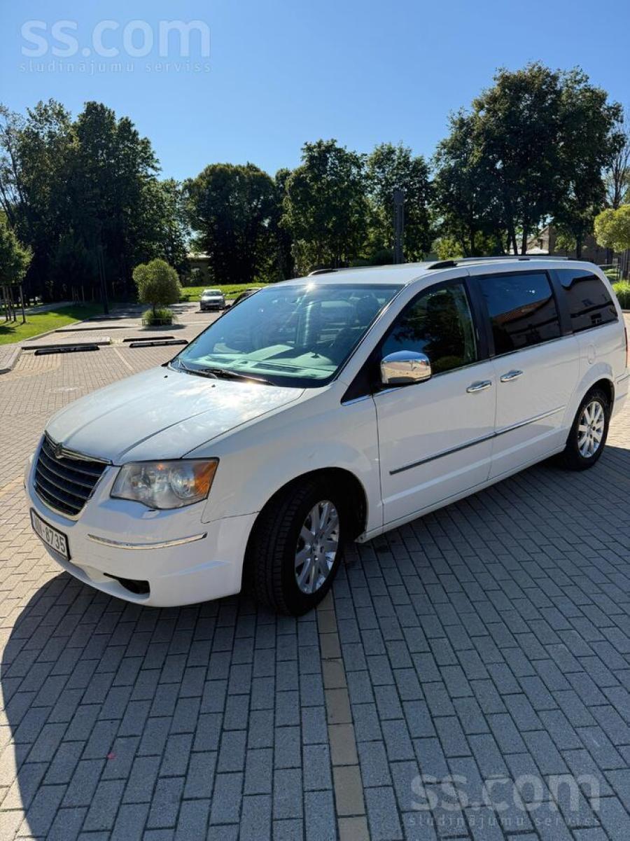 Balts Chrysler Grand Voyager 2010 Rīga, ar dzinēja tilpumu 2.80 L un nobraukumu 295 tūkst. km par 3800 €, foto 3 vietnē AUTOMOTO.COM.LV