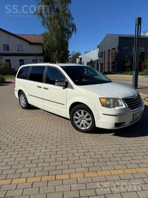 Balts Chrysler Grand Voyager 2010 Rīga, ar dzinēja tilpumu 2.80 L un nobraukumu 295 tūkst. km par 3800 €, foto 4 vietnē AUTOMOTO.COM.LV