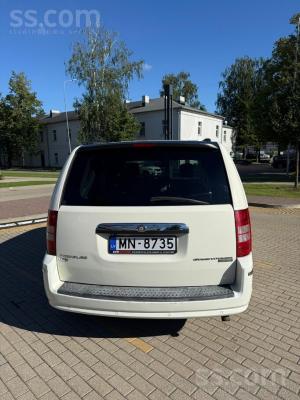 Balts Chrysler Grand Voyager 2010 Rīga, ar dzinēja tilpumu 2.80 L un nobraukumu 295 tūkst. km par 3800 €, foto 5 vietnē AUTOMOTO.COM.LV