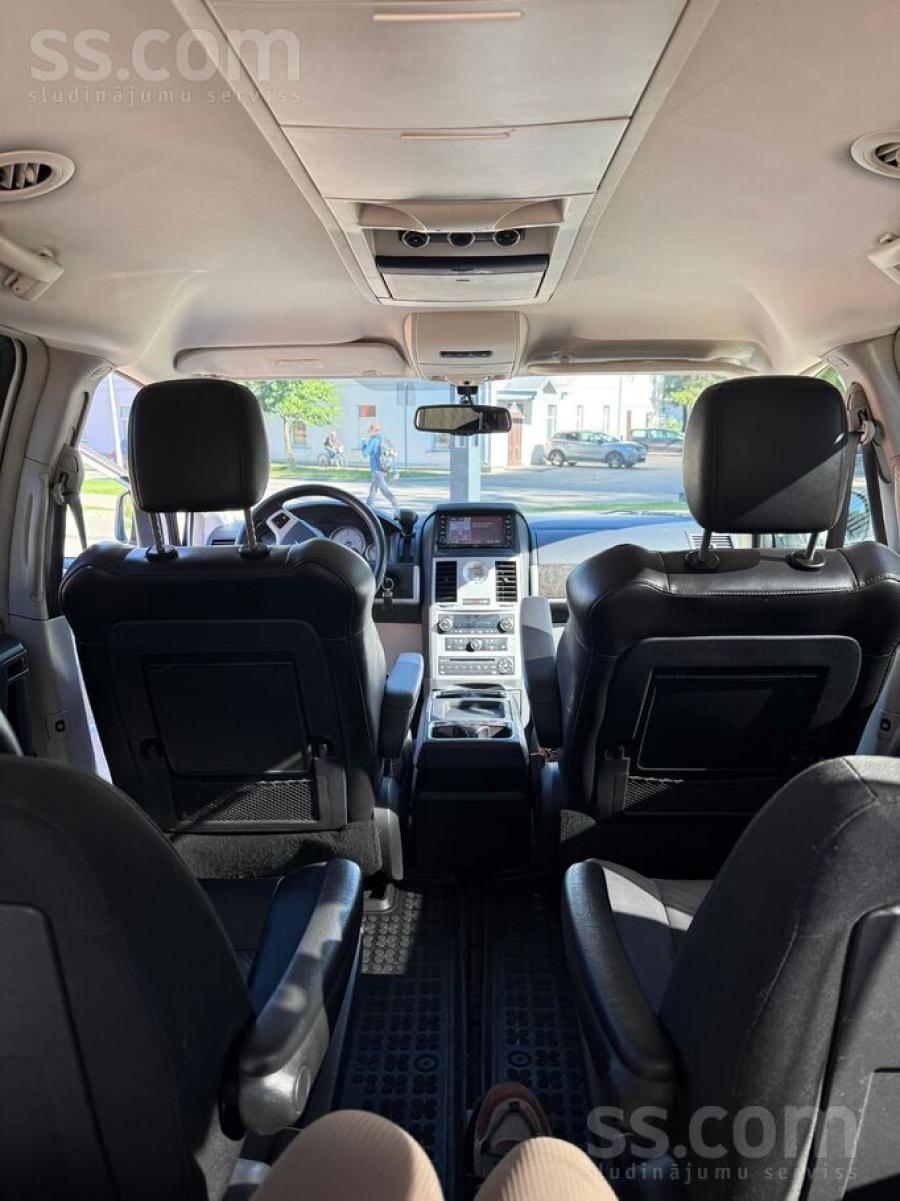 Balts Chrysler Grand Voyager 2010 Rīga, ar dzinēja tilpumu 2.80 L un nobraukumu 295 tūkst. km par 3800 €, foto 7 vietnē AUTOMOTO.COM.LV