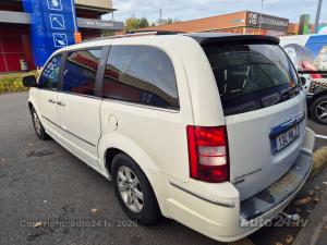 White Chrysler Grand Voyager 2008 in Tallinn, with an engine capacity of 2.80 L and mileage of 317 thousand km for 1499 €, photo 6 on AUTOMOTO.COM.LV