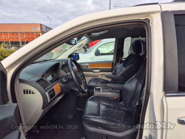 Balts Chrysler Grand Voyager 2008 Tallina, ar dzinēja tilpumu 2.80 L un nobraukumu 317 tūkst. km par 1499 €, foto 7 vietnē AUTOMOTO.COM.LV