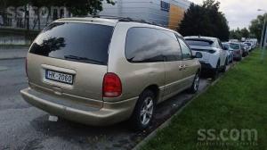 Yellow Chrysler Grand Voyager 2000 in Riga, with an engine capacity of 3.80 L and mileage of 163 thousand km for 550 €, photo 3 on AUTOMOTO.COM.LV