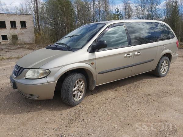 Chrysler Grand Voyager 2003 in Riga on AUTOMOTO.COM.LV Yellow Chrysler Grand Voyager 2003 in Riga, with an engine capacity of 2.40 L and mileage of 262 thousand km for 1001 €, photo 4 on AUTOMOTO.COM.LV