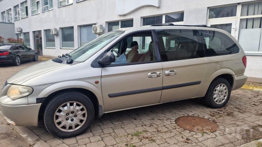 Yellow Chrysler Grand Voyager 2006 in Riga, with an engine capacity of 2.80 L and mileage of 248 thousand km for 600 €, photo 1 on AUTOMOTO.COM.LV