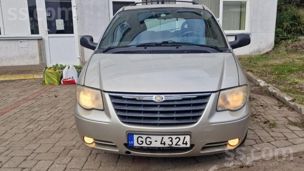 Chrysler Grand Voyager 2006 in Riga on AUTOMOTO.COM.LV Yellow Chrysler Grand Voyager 2006 in Riga, with an engine capacity of 2.80 L and mileage of 248 thousand km for 600 €, photo 3 on AUTOMOTO.COM.LV