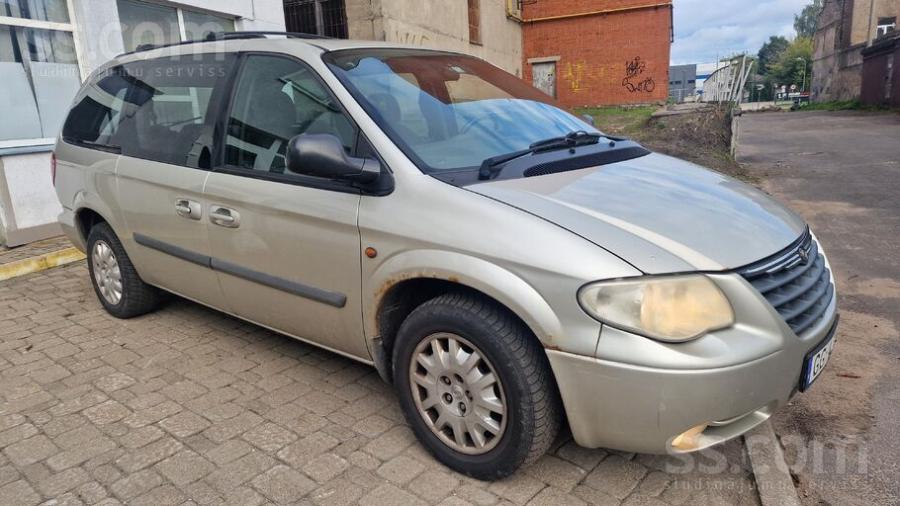 Yellow Chrysler Grand Voyager 2006 in Riga, with an engine capacity of 2.80 L and mileage of 248 thousand km for 600 €, photo 8 on AUTOMOTO.COM.LV