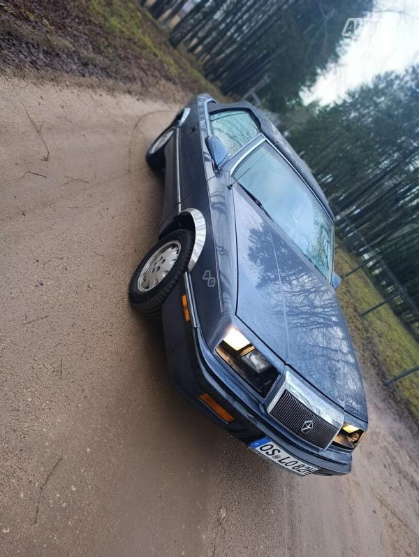 Chrysler le-baron 1988 in Vilnius, with an engine capacity of 2.50 L and mileage of 130 thousand km for 3500 €, photo 1 on AUTOMOTO.COM.LV