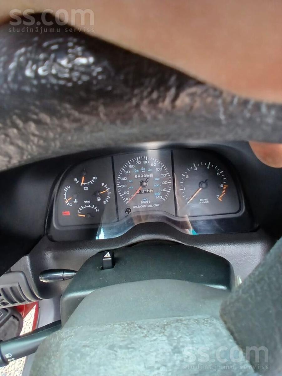Sarkans Chrysler le-baron 1994 Rīga, ar dzinēja tilpumu 3.00 L un nobraukumu 111 tūkst. km par 4950 €, foto 5 vietnē AUTOMOTO.COM.LV