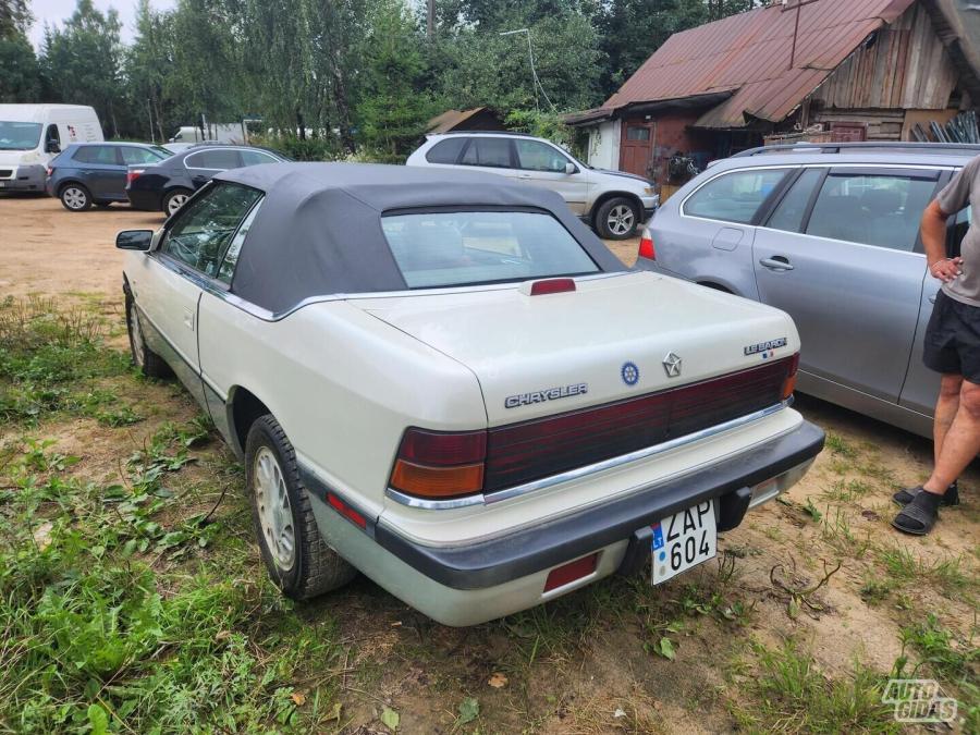 White Chrysler le-baron 1991 in Vilnius, with an engine capacity of 3.00 L and mileage of 97 thousand km for 4250 €, photo 3 on AUTOMOTO.COM.LV
