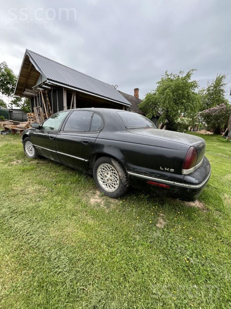 Melns Chrysler LHS 1995 Valka, ar dzinēja tilpumu 3.50 L un nobraukumu 154 tūkst. km par 700 €, foto 4 vietnē AUTOMOTO.COM.LV
