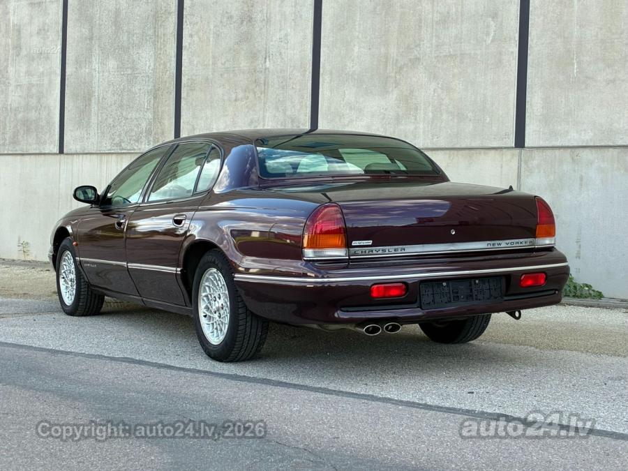 Sarkans Chrysler new-yorker 1997 Tartu, ar dzinēja tilpumu 3.50 L un nobraukumu 135 tūkst. km par 15000 €, foto 7 vietnē AUTOMOTO.COM.LV
