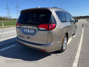Smilšu krāsa Chrysler Pacifica 2018 Tartu, ar dzinēja tilpumu 3.60 L un nobraukumu 289 tūkst. km par 13900 €, foto 3 vietnē AUTOMOTO.COM.LV