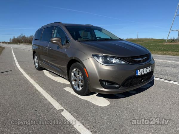 Beige Chrysler Pacifica 2018 in Tartu, with an engine capacity of 3.60 L and mileage of 289 thousand km for 13900 €, photo 6 on AUTOMOTO.COM.LV