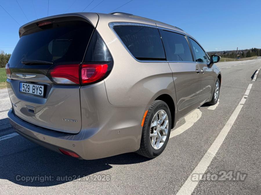 Smilšu krāsa Chrysler Pacifica 2018 Tartu, ar dzinēja tilpumu 3.60 L un nobraukumu 289 tūkst. km par 13900 €, foto 8 vietnē AUTOMOTO.COM.LV