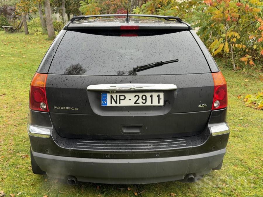Black Chrysler Pacifica 2007 in Riga, with an engine capacity of 4.00 L and mileage of 226 thousand km for 1470 €, photo 4 on AUTOMOTO.COM.LV