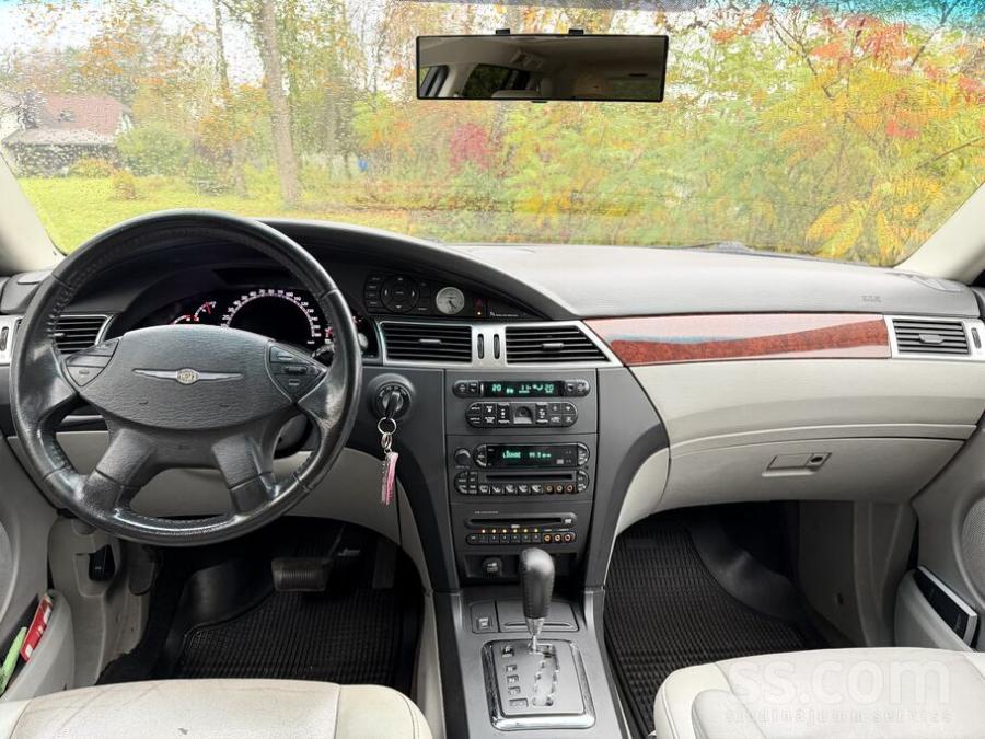 Black Chrysler Pacifica 2007 in Riga, with an engine capacity of 4.00 L and mileage of 226 thousand km for 1470 €, photo 8 on AUTOMOTO.COM.LV