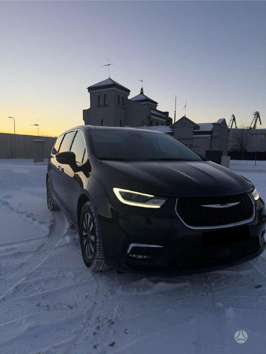 Melns Chrysler Pacifica 2022 Klaipėda, ar dzinēja tilpumu 3.60 L un nobraukumu 70 tūkst. km par 28000 €, foto 3 vietnē AUTOMOTO.COM.LV