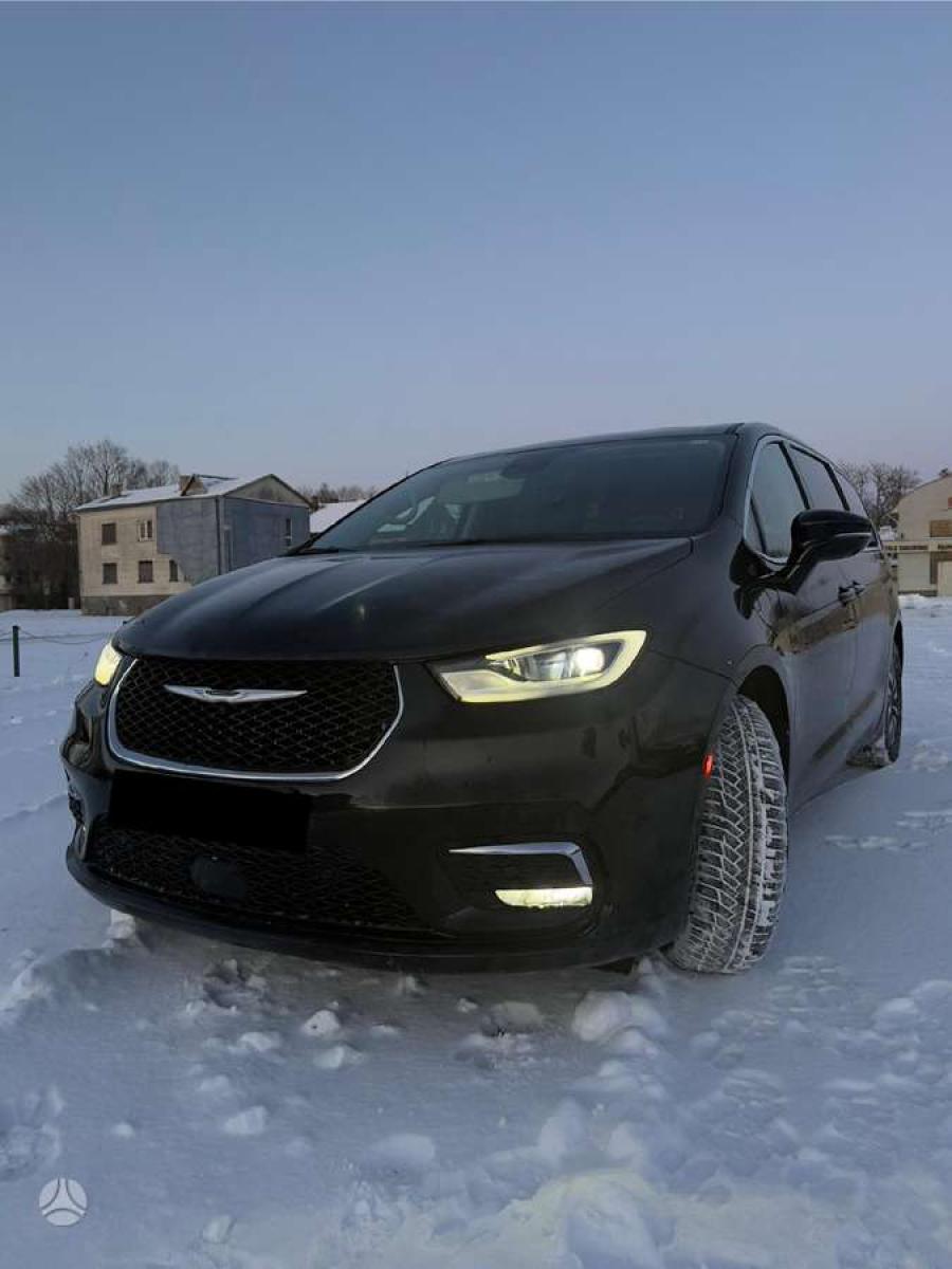 Melns Chrysler Pacifica 2022 Klaipėda, ar dzinēja tilpumu 3.60 L un nobraukumu 70 tūkst. km par 28000 €, foto 5 vietnē AUTOMOTO.COM.LV