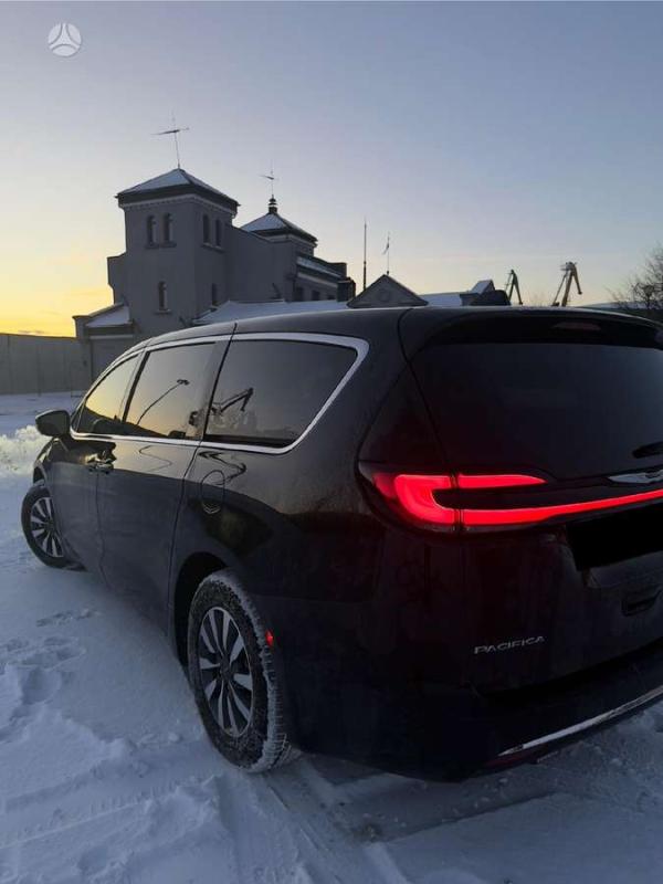Melns Chrysler Pacifica 2022 Klaipėda, ar dzinēja tilpumu 3.60 L un nobraukumu 70 tūkst. km par 28000 €, foto 8 vietnē AUTOMOTO.COM.LV