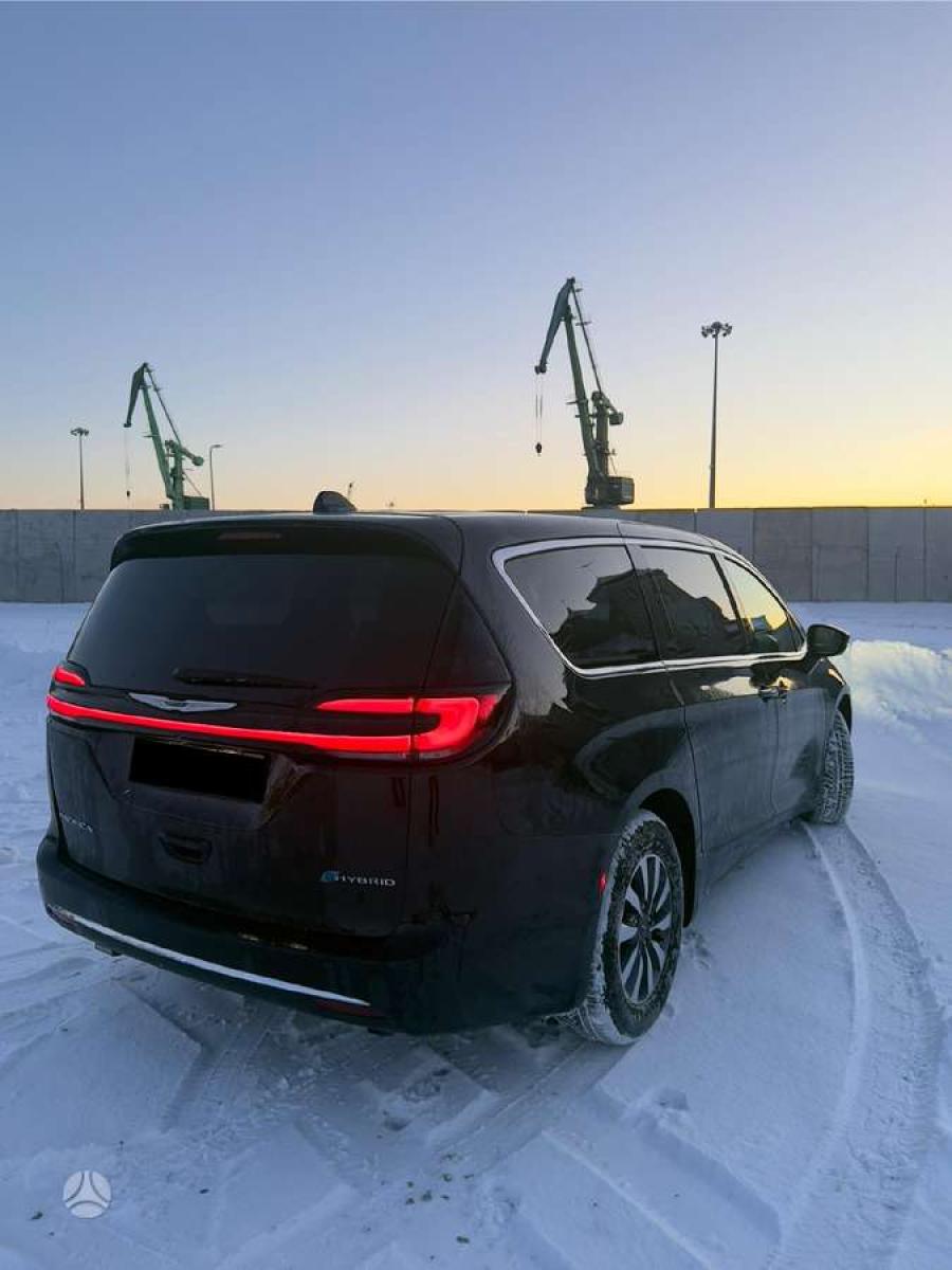 Melns Chrysler Pacifica 2022 Klaipėda, ar dzinēja tilpumu 3.60 L un nobraukumu 70 tūkst. km par 28000 €, foto 9 vietnē AUTOMOTO.COM.LV