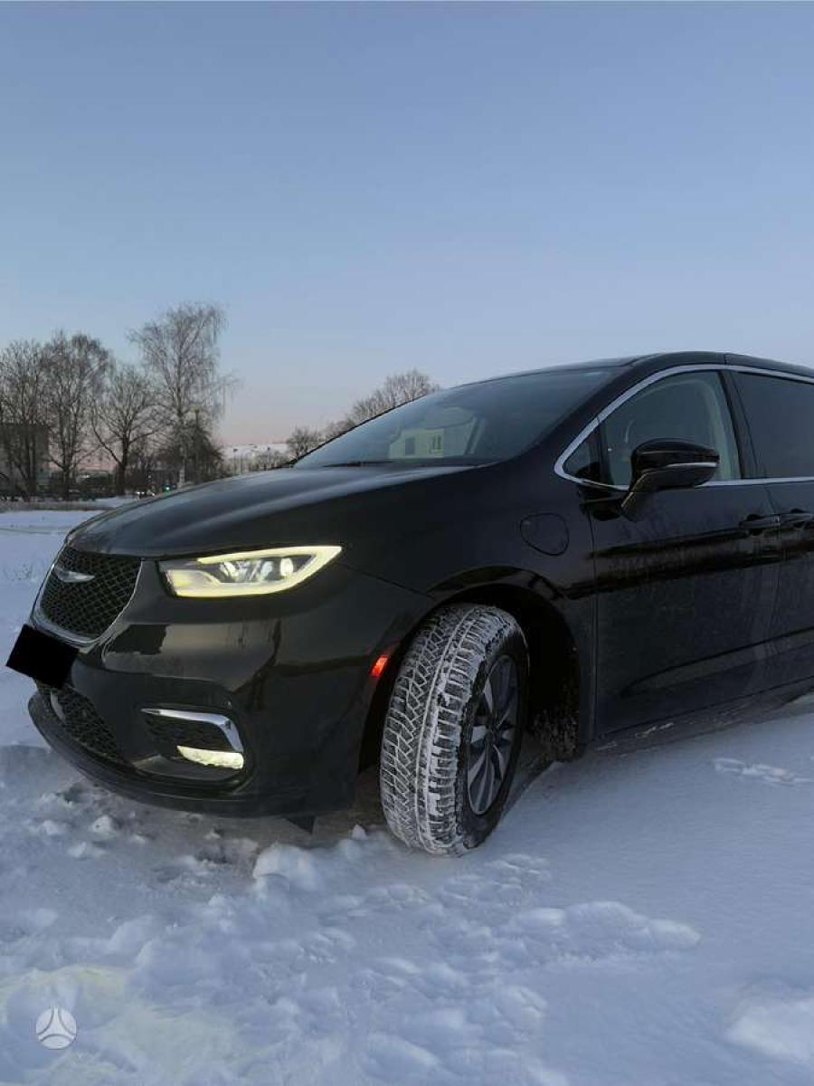 Melns Chrysler Pacifica 2022 Klaipėda, ar dzinēja tilpumu 3.60 L un nobraukumu 70 tūkst. km par 28000 €, foto 10 vietnē AUTOMOTO.COM.LV