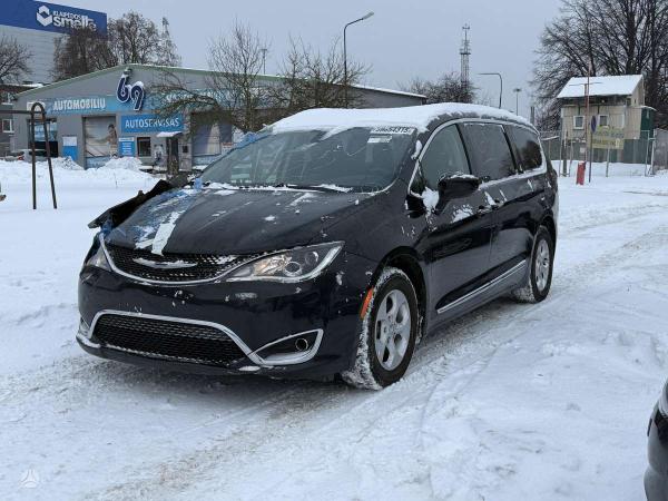 Melns Chrysler Pacifica 2017 Klaipėda, ar dzinēja tilpumu 3.61 L un nobraukumu 151 tūkst. km par 7200 €, foto 1 vietnē AUTOMOTO.COM.LV