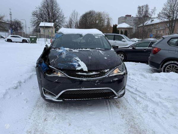 Melns Chrysler Pacifica 2017 Klaipėda, ar dzinēja tilpumu 3.61 L un nobraukumu 151 tūkst. km par 7200 €, foto 4 vietnē AUTOMOTO.COM.LV
