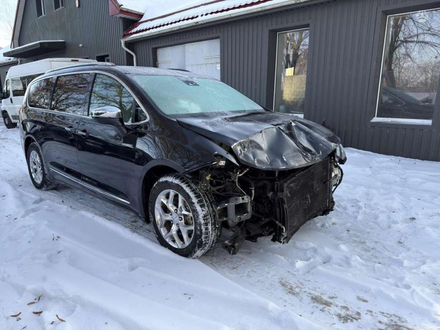 Melns Chrysler Pacifica 2017 Šauļi, ar dzinēja tilpumu 3.60 L un nobraukumu 151 tūkst. km par 6999 €, foto 3 vietnē AUTOMOTO.COM.LV