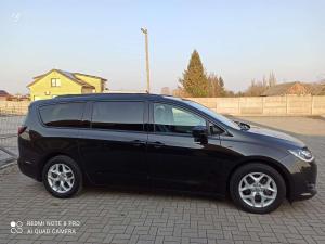 Black Chrysler Pacifica 2017 in Taurage, with an engine capacity of 3.61 L and mileage of 175 thousand km for 15300 €, photo 9 on AUTOMOTO.COM.LV