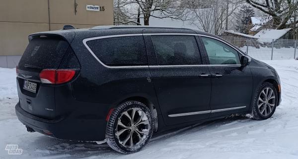 Melns Chrysler Pacifica 2017 Druskininkai, ar dzinēja tilpumu 3.60 L un nobraukumu 129 tūkst. km par 19000 €, foto 1 vietnē AUTOMOTO.COM.LV