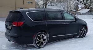 Melns Chrysler Pacifica 2017 Druskininkai, ar dzinēja tilpumu 3.60 L un nobraukumu 129 tūkst. km par 19000 €, foto  vietnē AUTOMOTO.COM.LV