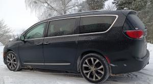 Black Chrysler Pacifica 2017 in Druskininkai, with an engine capacity of 3.60 L and mileage of 129 thousand km for 19000 €, photo 8 on AUTOMOTO.COM.LV