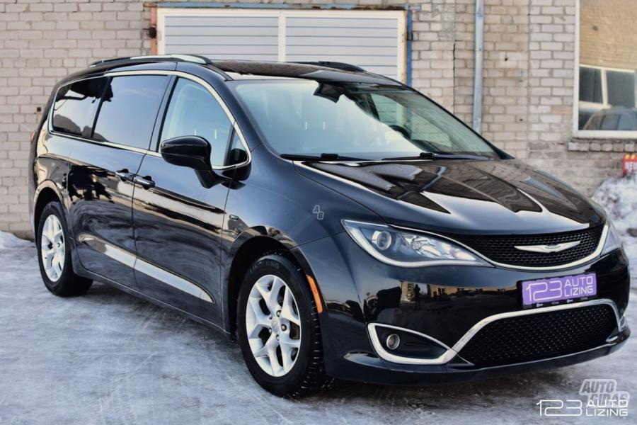 Melns Chrysler Pacifica 2017 Kretinga, ar dzinēja tilpumu 3.60 L un nobraukumu 158 tūkst. km par 16000 €, foto 4 vietnē AUTOMOTO.COM.LV