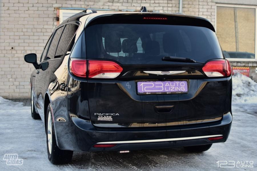 Melns Chrysler Pacifica 2017 Kretinga, ar dzinēja tilpumu 3.60 L un nobraukumu 158 tūkst. km par 16000 €, foto 6 vietnē AUTOMOTO.COM.LV