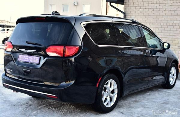 Melns Chrysler Pacifica 2017 Kretinga, ar dzinēja tilpumu 3.60 L un nobraukumu 158 tūkst. km par 16000 €, foto 8 vietnē AUTOMOTO.COM.LV