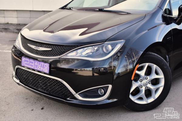 Melns Chrysler Pacifica 2017 Kretinga, ar dzinēja tilpumu 3.60 L un nobraukumu 158 tūkst. km par 15999 €, foto 4 vietnē AUTOMOTO.COM.LV