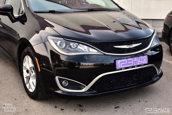 Melns Chrysler Pacifica 2017 Kretinga, ar dzinēja tilpumu 3.60 L un nobraukumu 158 tūkst. km par 15999 €, foto 6 vietnē AUTOMOTO.COM.LV