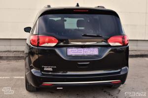 Black Chrysler Pacifica 2017 in Kretinga, with an engine capacity of 3.60 L and mileage of 158 thousand km for 15999 €, photo 8 on AUTOMOTO.COM.LV