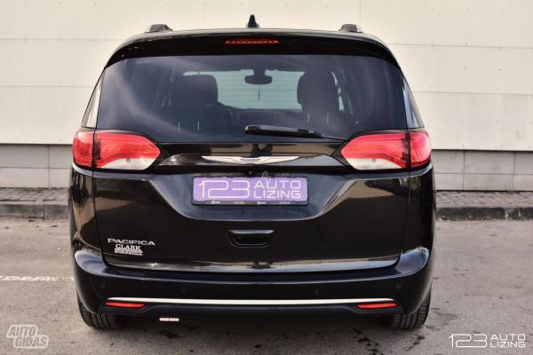 Melns Chrysler Pacifica 2017 Kretinga, ar dzinēja tilpumu 3.60 L un nobraukumu 158 tūkst. km par 15999 €, foto 8 vietnē AUTOMOTO.COM.LV