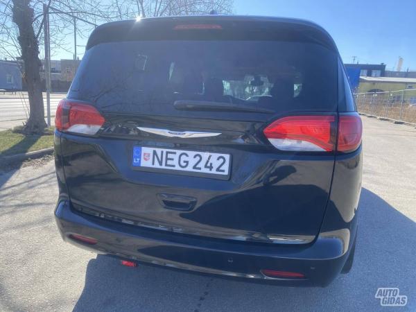Melns Chrysler Pacifica 2017 Panevēža, ar dzinēja tilpumu 3.60 L un nobraukumu 202 tūkst. km par 13900 €, foto 9 vietnē AUTOMOTO.COM.LV