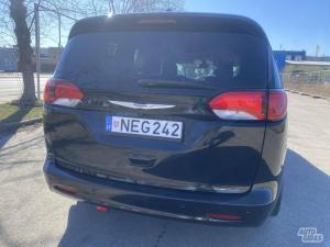 Black Chrysler Pacifica 2017 in Panevezys, with an engine capacity of 3.60 L and mileage of 202 thousand km for 13900 €, photo 10 on AUTOMOTO.COM.LV