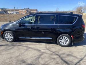 Black Chrysler Pacifica 2017 in Panevezys, with an engine capacity of 3.60 L and mileage of 202 thousand km for 13900 €, photo 11 on AUTOMOTO.COM.LV