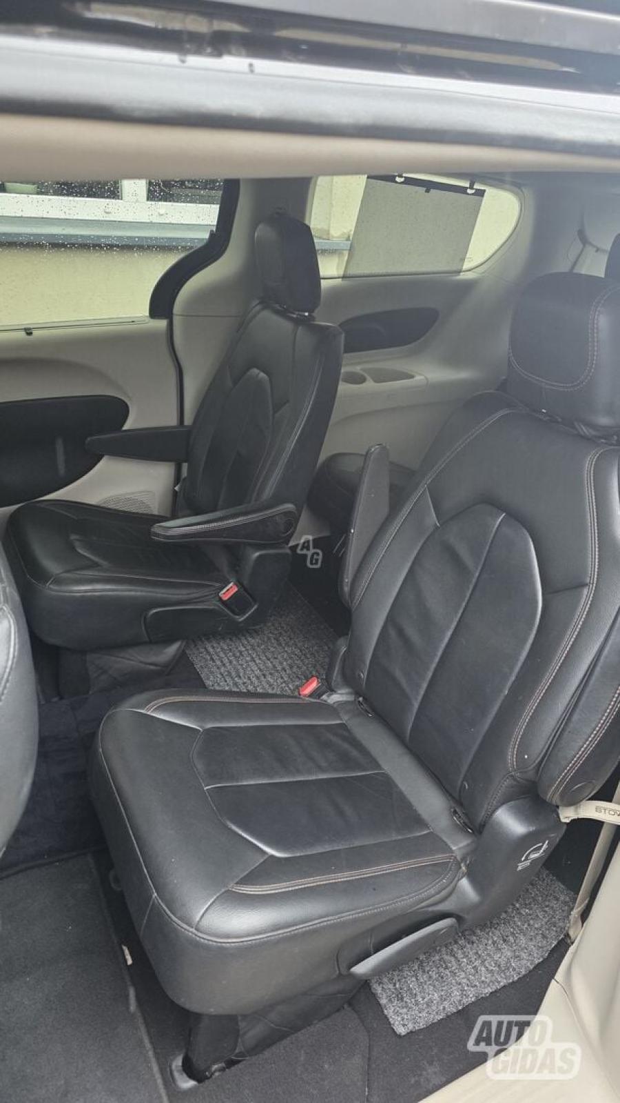 Black Chrysler Pacifica 2017 in Panevezys, with an engine capacity of 3.60 L and mileage of 202 thousand km for 13900 €, photo 13 on AUTOMOTO.COM.LV