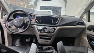 Black Chrysler Pacifica 2017 in Panevezys, with an engine capacity of 3.60 L and mileage of 202 thousand km for 13900 €, photo 15 on AUTOMOTO.COM.LV